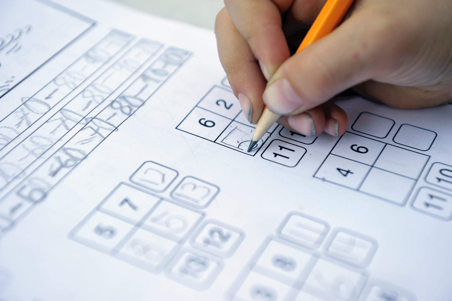 How To Build A Neural Network To Fill The Missing Part Of A Handwritten Digit Using Gans [tutorial]